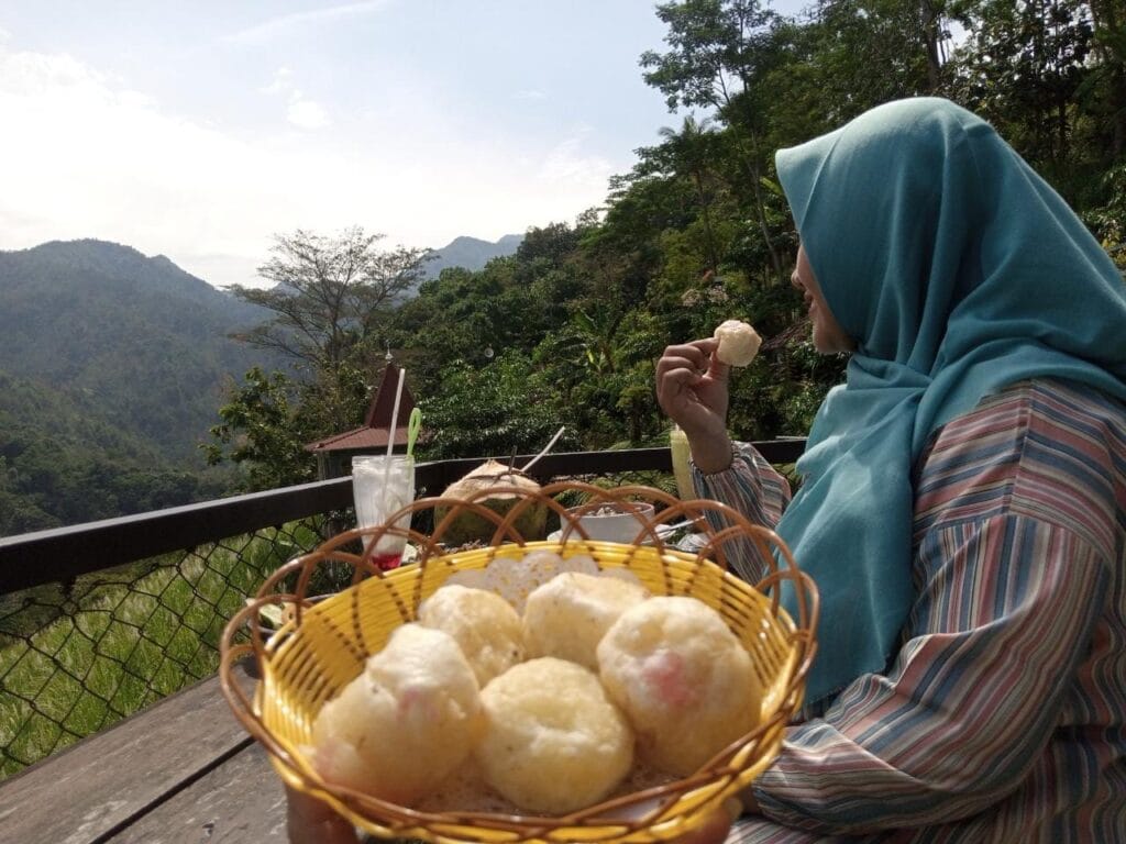Mencicipi Kuliner Getuk Nyimut Khas Desa Wisata Kajar Kudus - Liputan ...