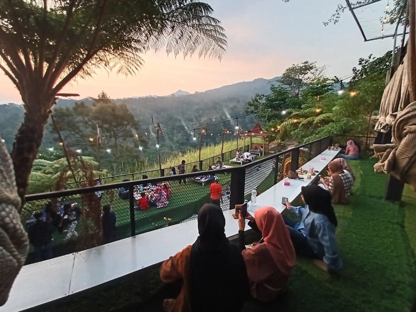 Condro Moeria di Kudus, Café Instagramable Sembari Nikmati Alam Gunung ...