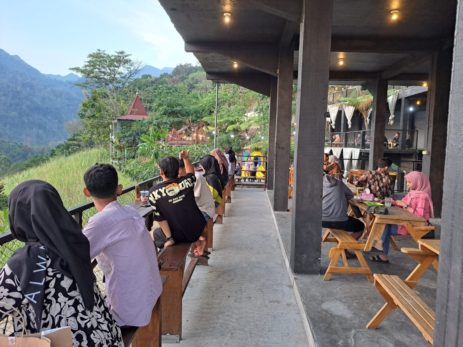 Condro Moeria di Kudus, Café Instagramable Sembari Nikmati Alam Gunung ...