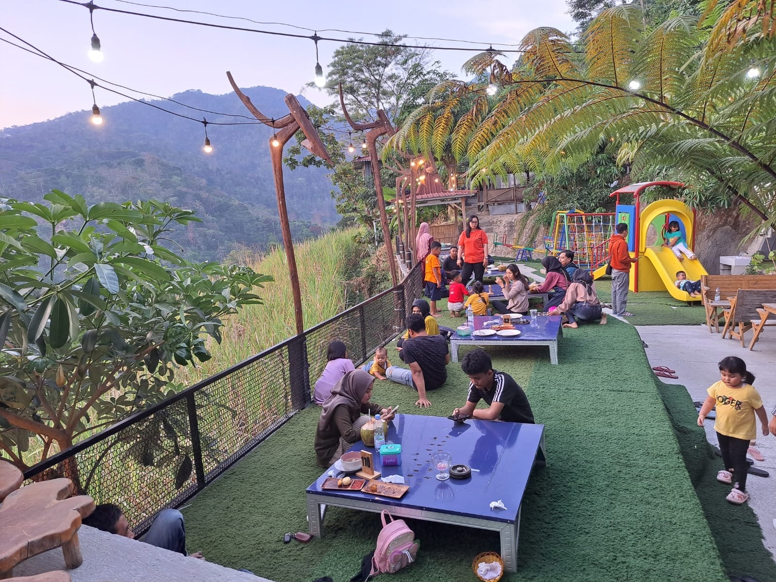 Condro Moeria di Kudus, Café Instagramable Sembari Nikmati Alam Gunung ...
